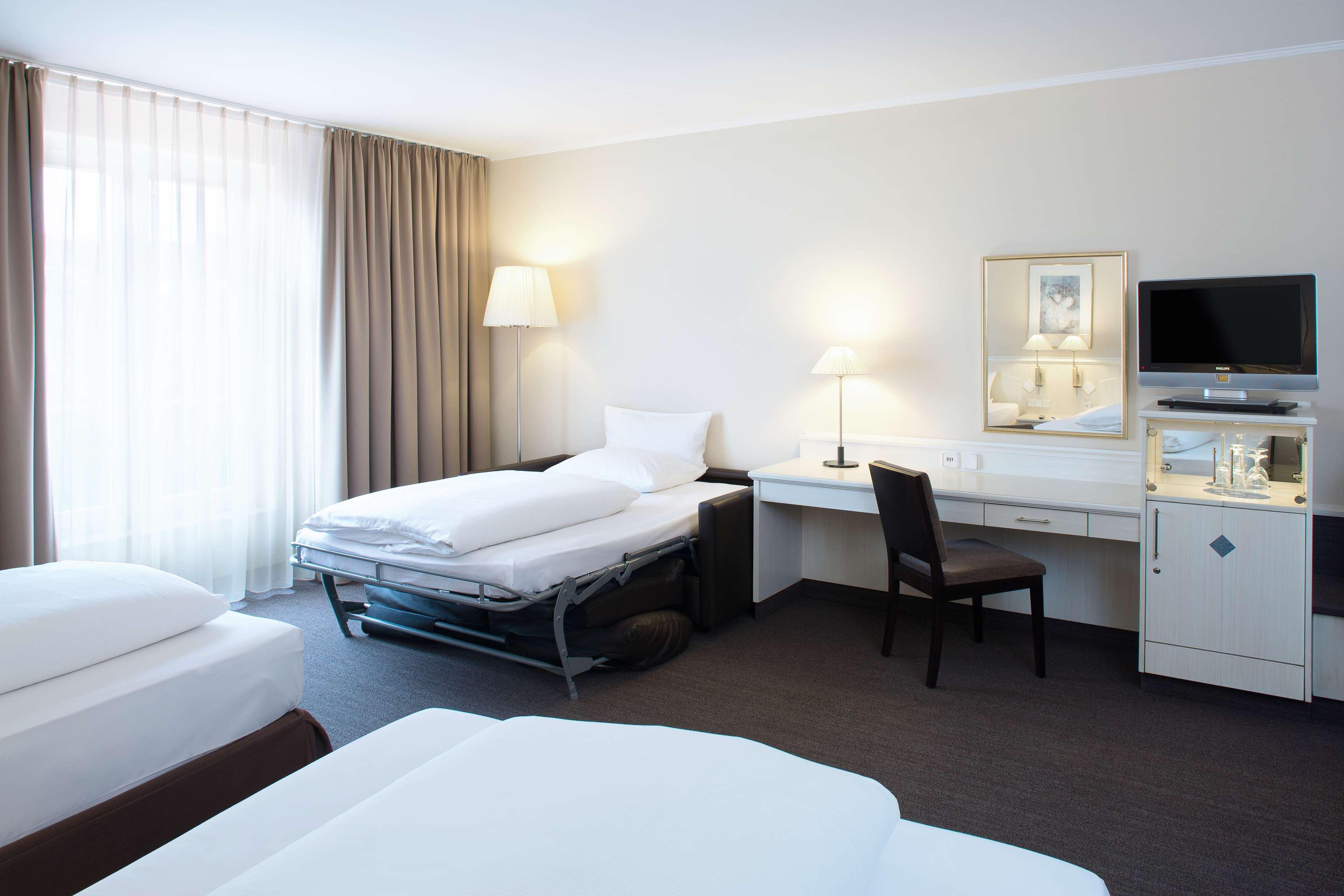 Hotel Schwerin Seven Lakes Schwerin (Mecklenburg-Pomerania ... Hotel Schwerin Seven Lakes Schwerin (Mecklenburg-Pomerania ...